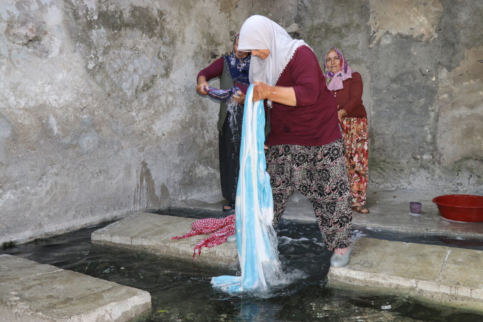 Turkish village keeps ancient Roman bathhouse tradition alive - Türkiye ...