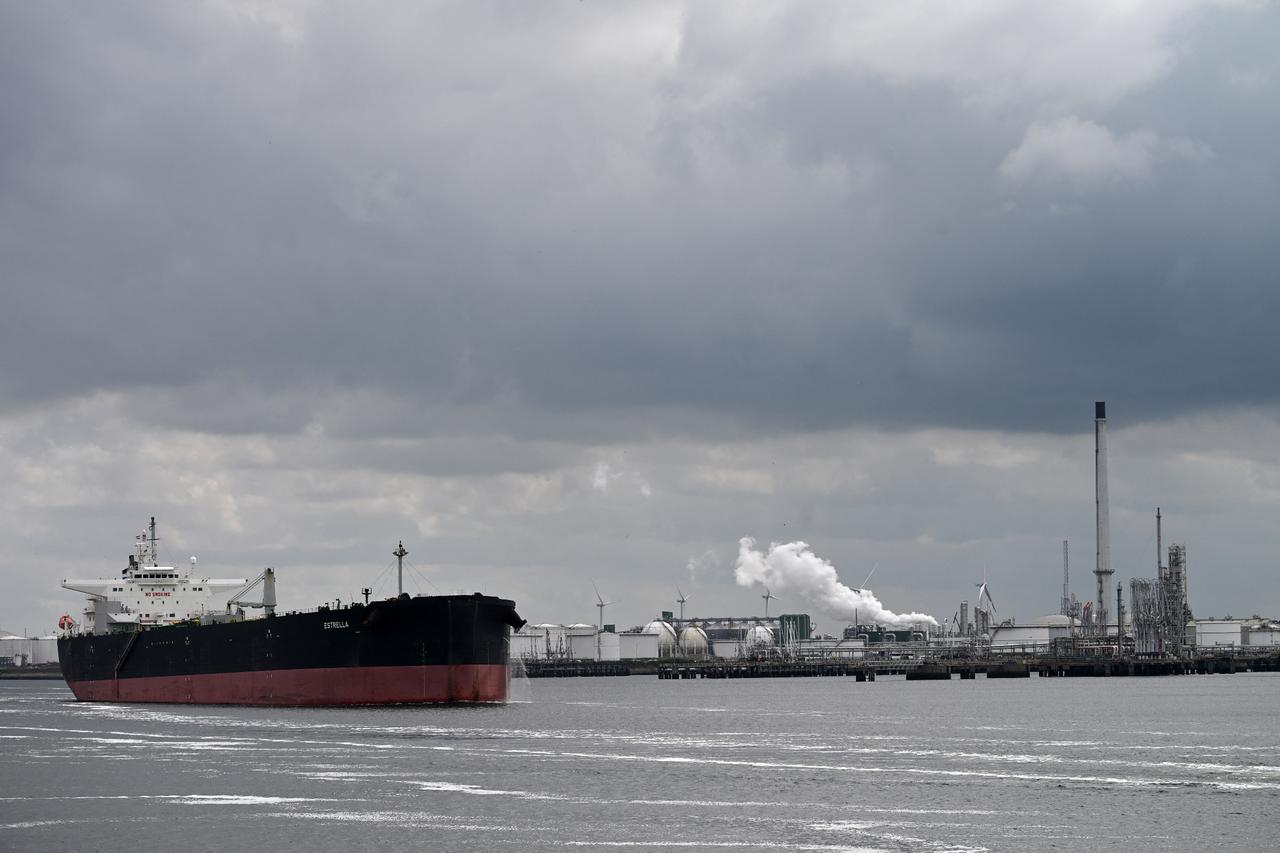 Oil prices rebound after fresh US strikes on Iran as markets bleed ...