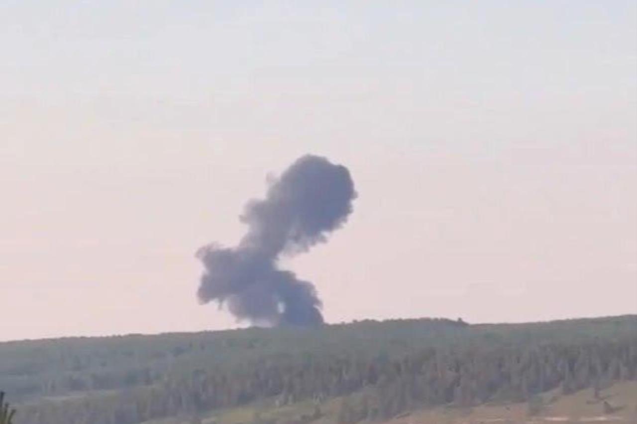 Russian Tu-22M3 strategic bomber crashes in Siberia during training ...