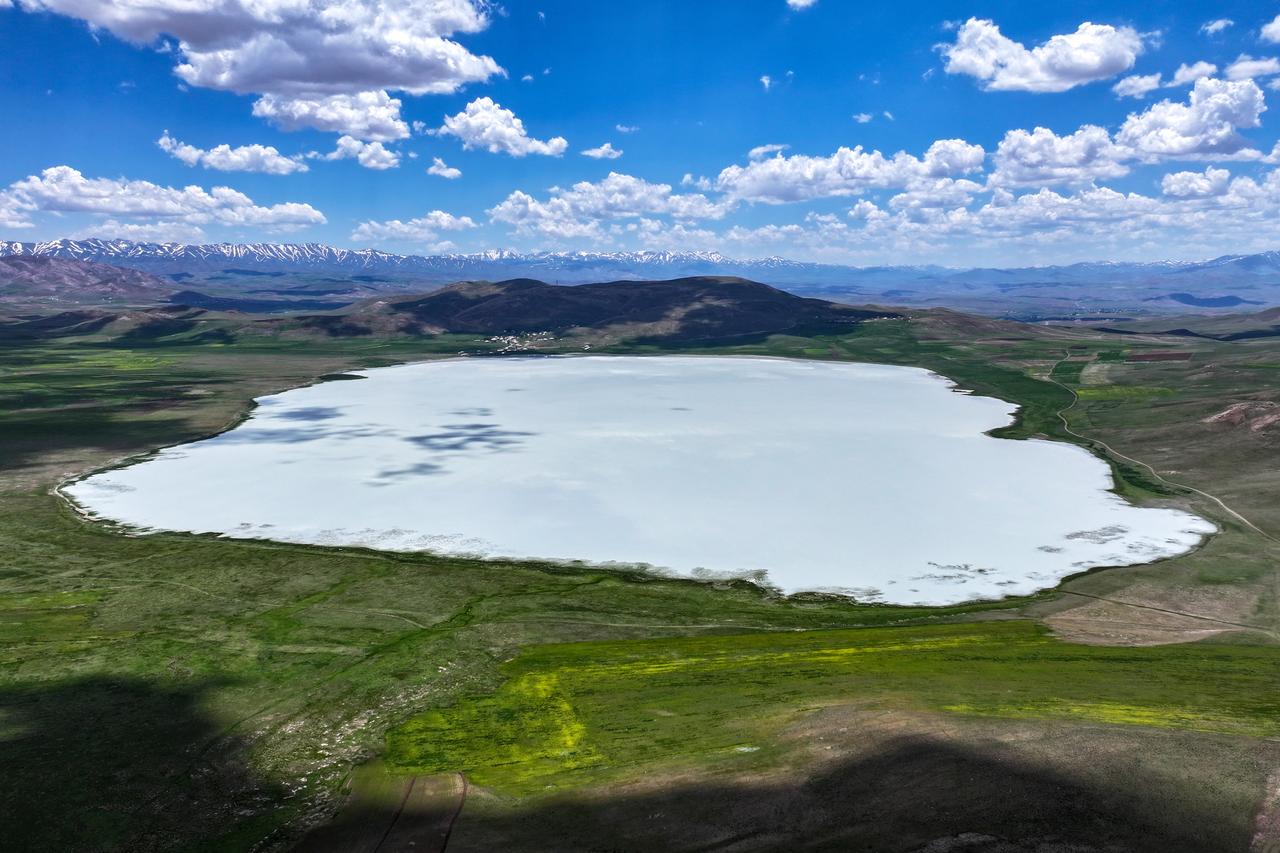 Akgol lake in Van refills after drought, drawing visitors - Türkiye Today