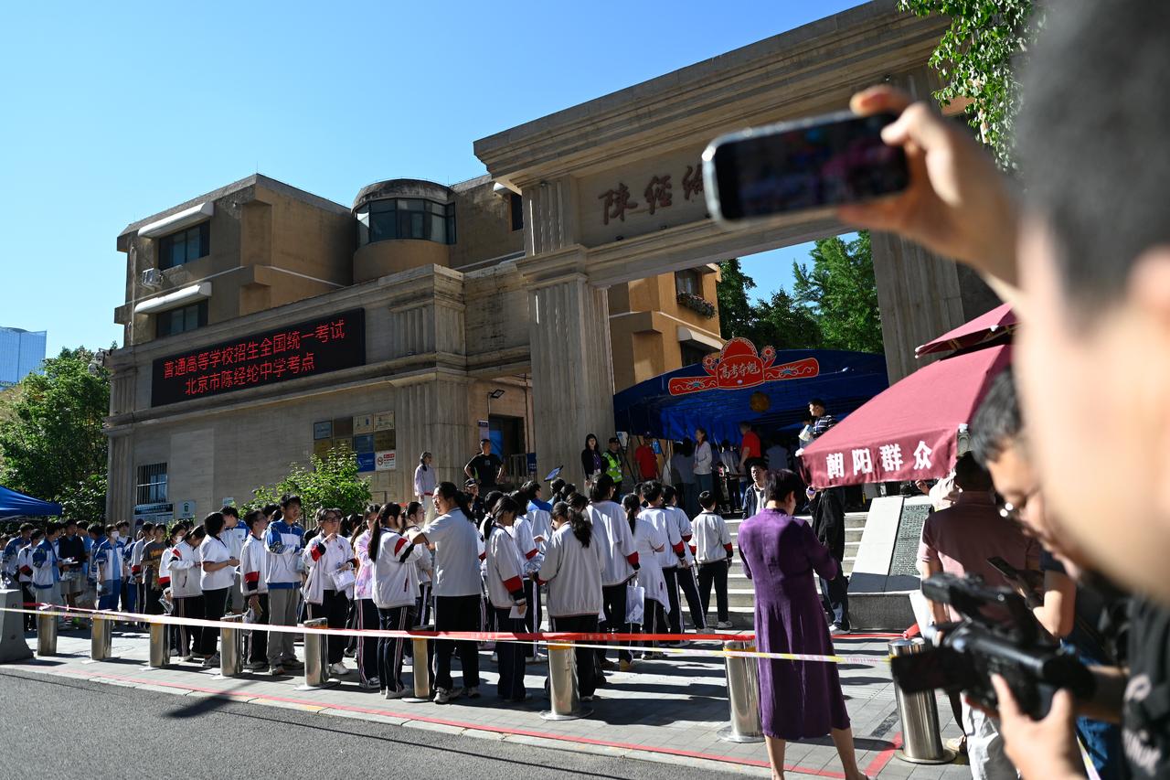 China's university entrance exam tests 12.9 million students - Türkiye ...