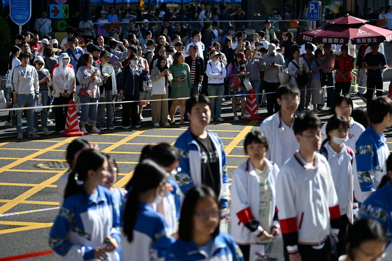 China's university entrance exam tests 12.9 million students - Türkiye ...