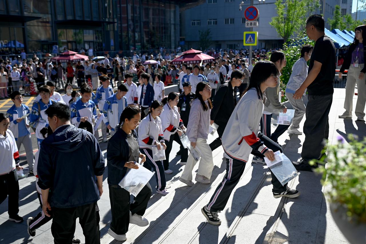 China's university entrance exam tests 12.9 million students - Türkiye ...