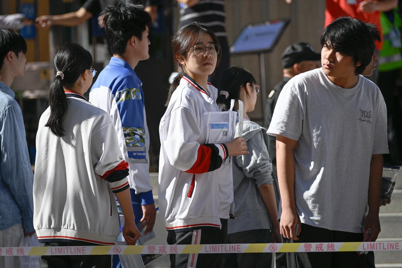 China's university entrance exam tests 12.9 million students - Türkiye ...